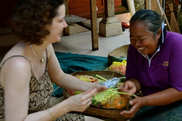 A Lesson in Making Balinese Canang Sari – Travels with Tricia