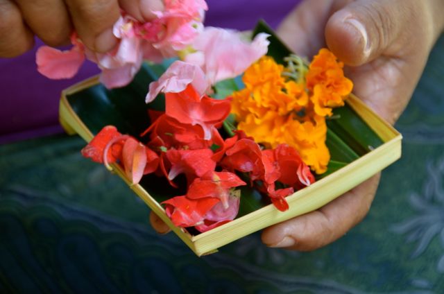 A Lesson in Making Balinese Canang Sari – Travels with Tricia
