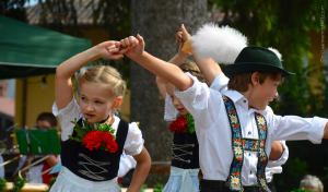 Slap Happy: Dancing the Schuhplattler in Bavaria – Travels with Tricia