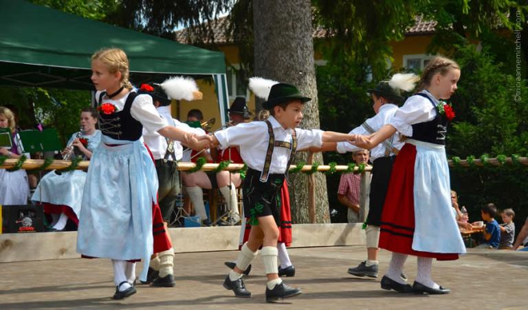 Slap Happy: Dancing the Schuhplattler in Bavaria – Travels with Tricia