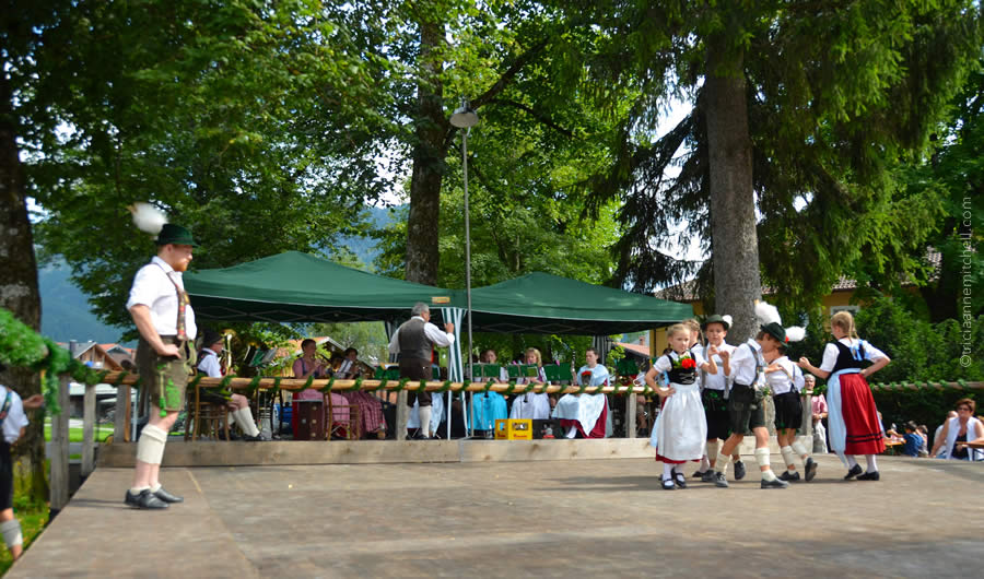 Slap Happy: Dancing the Schuhplattler in Bavaria – Travels with Tricia